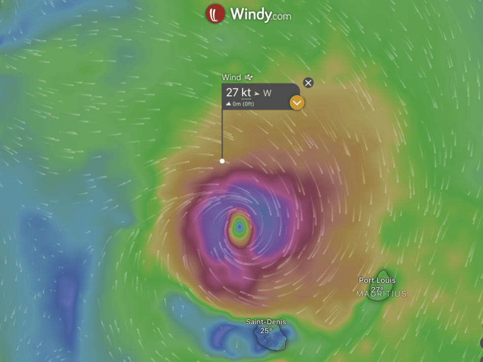 Cyclone Garance : La Réunion en alerte orange, l'île se prépare à l ...